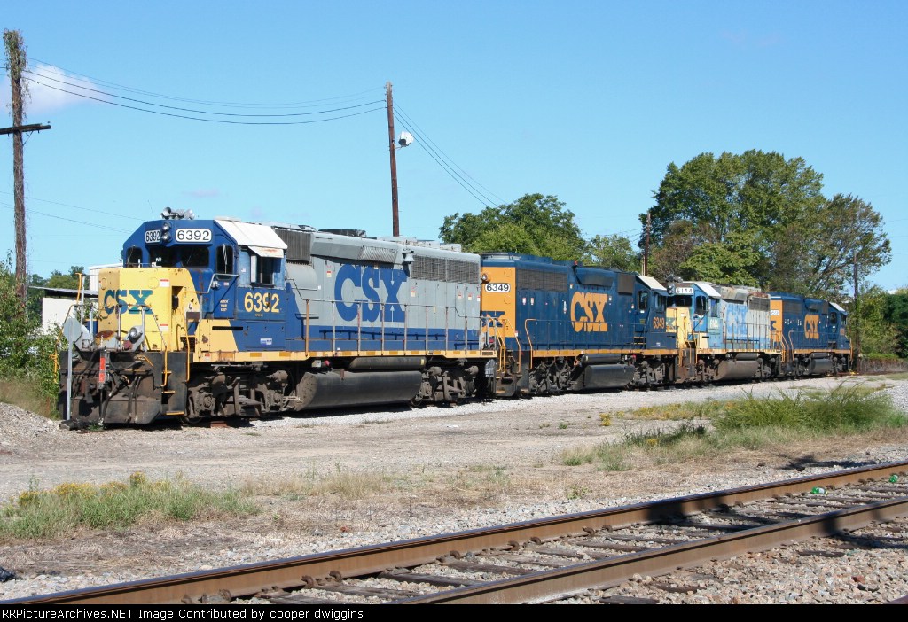 CSX GP40-2s pulled right up to the stop sign at the old turntable lead